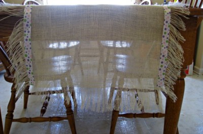 Create Your Own Burlap Table Runner - 5 Minutes for Mom
