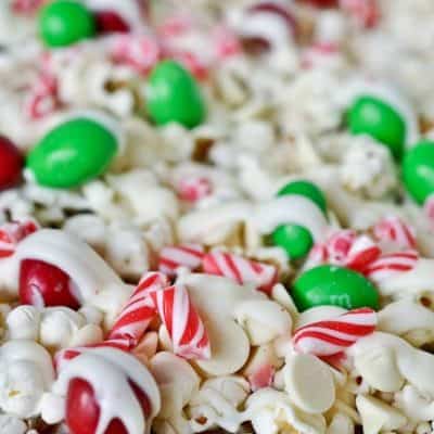 Christmas Crunch Popcorn - 5 Minutes for Mom