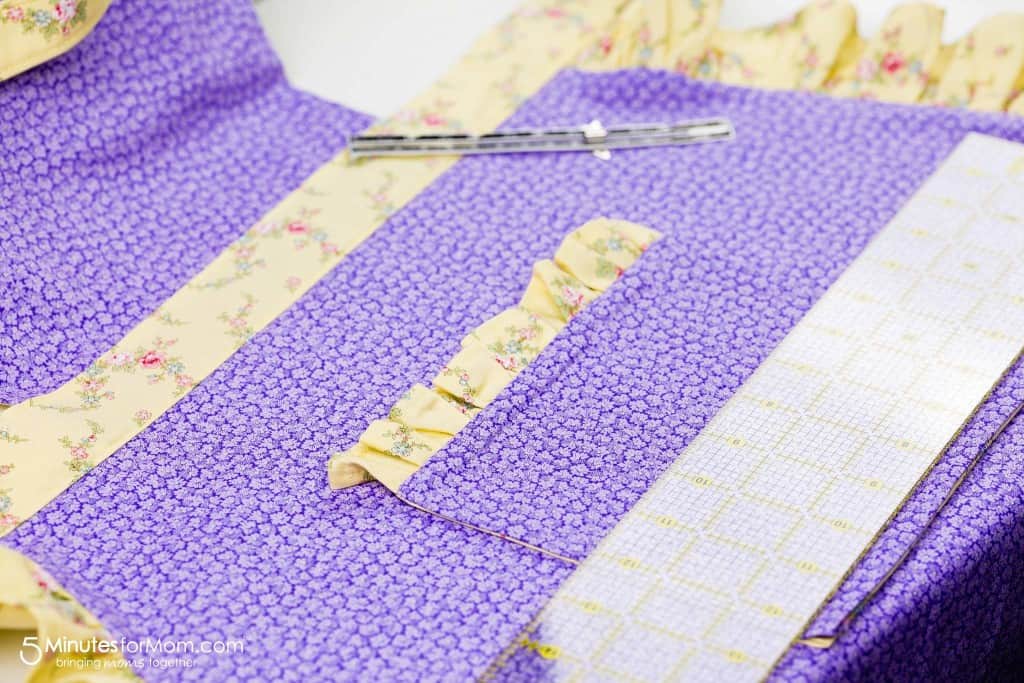 Girls Apron Free Pattern and Tutorial