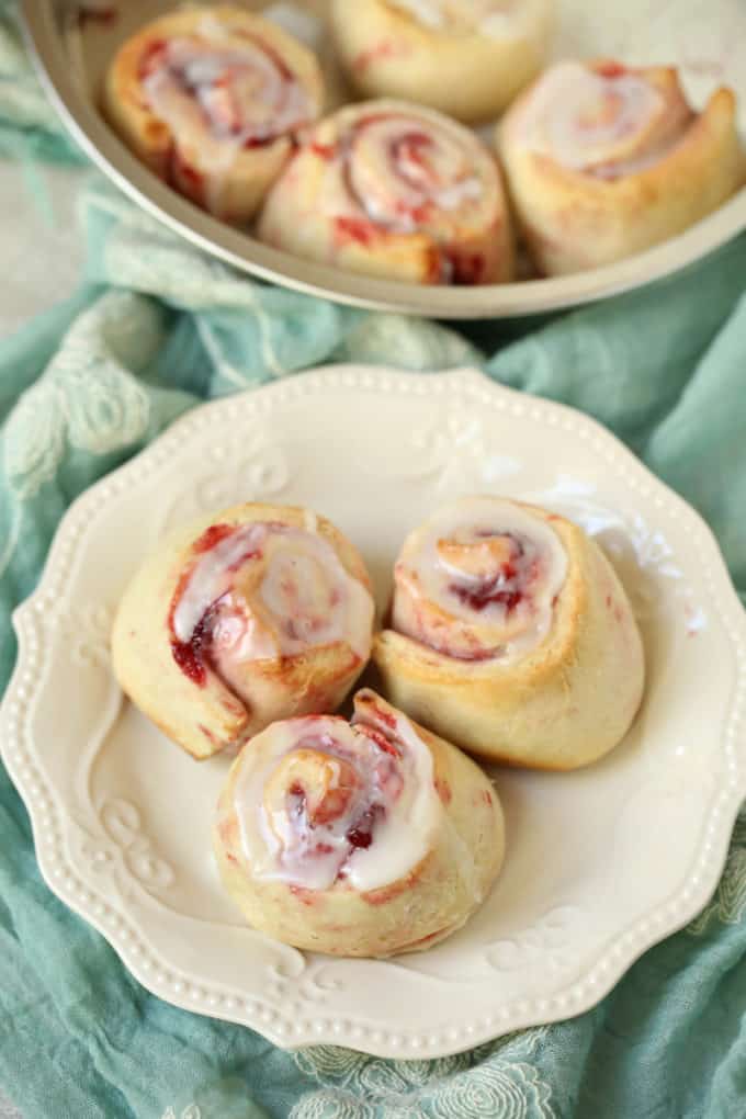 Super Easy Strawberry Sweet Rolls Recipe