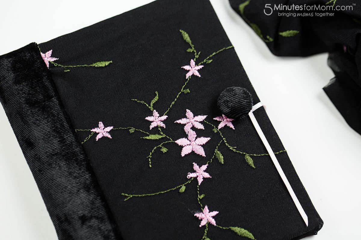 Easy Handmade Journals And Scrapbooks DIY Tutorial
