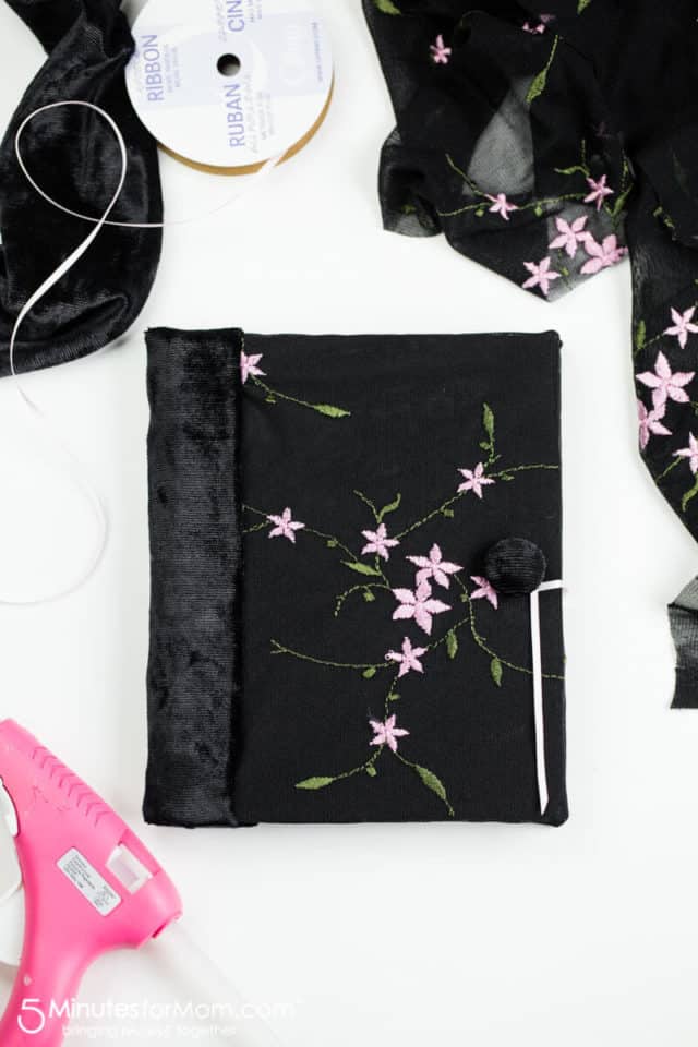 Easy Handmade Journals and Scrapbooks DIY Tutorial