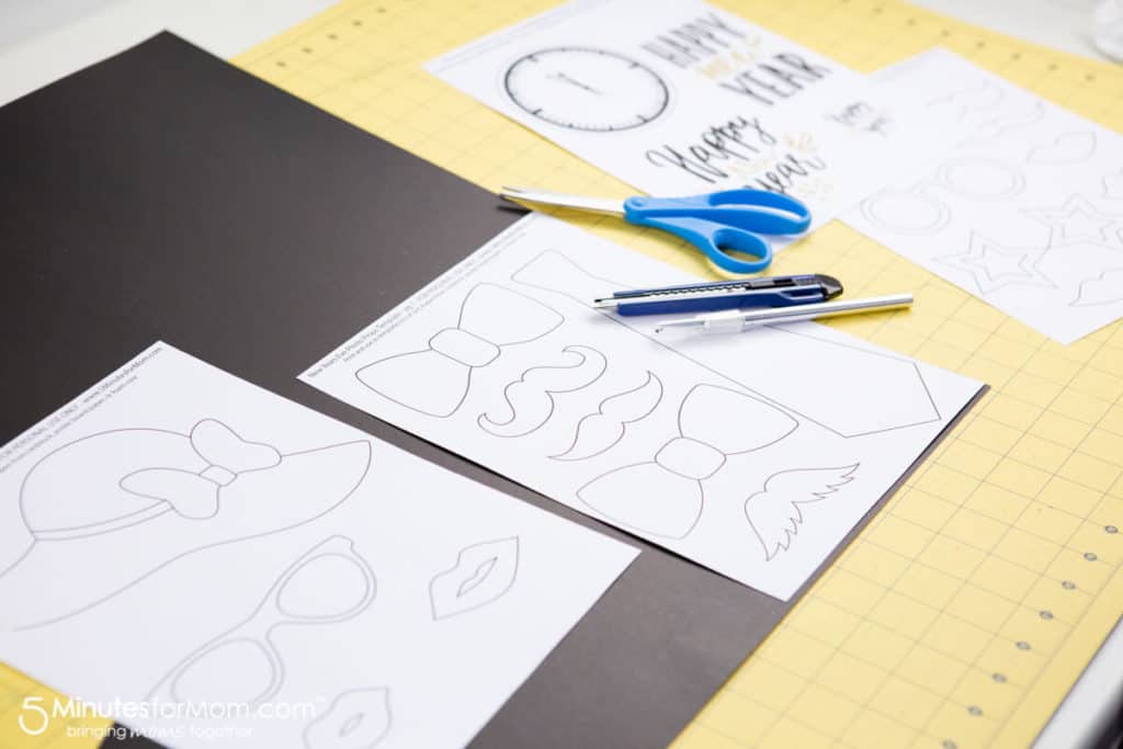 How to Make a Party Hat and DIY Photo Booth Props - 5 Minutes for Mom