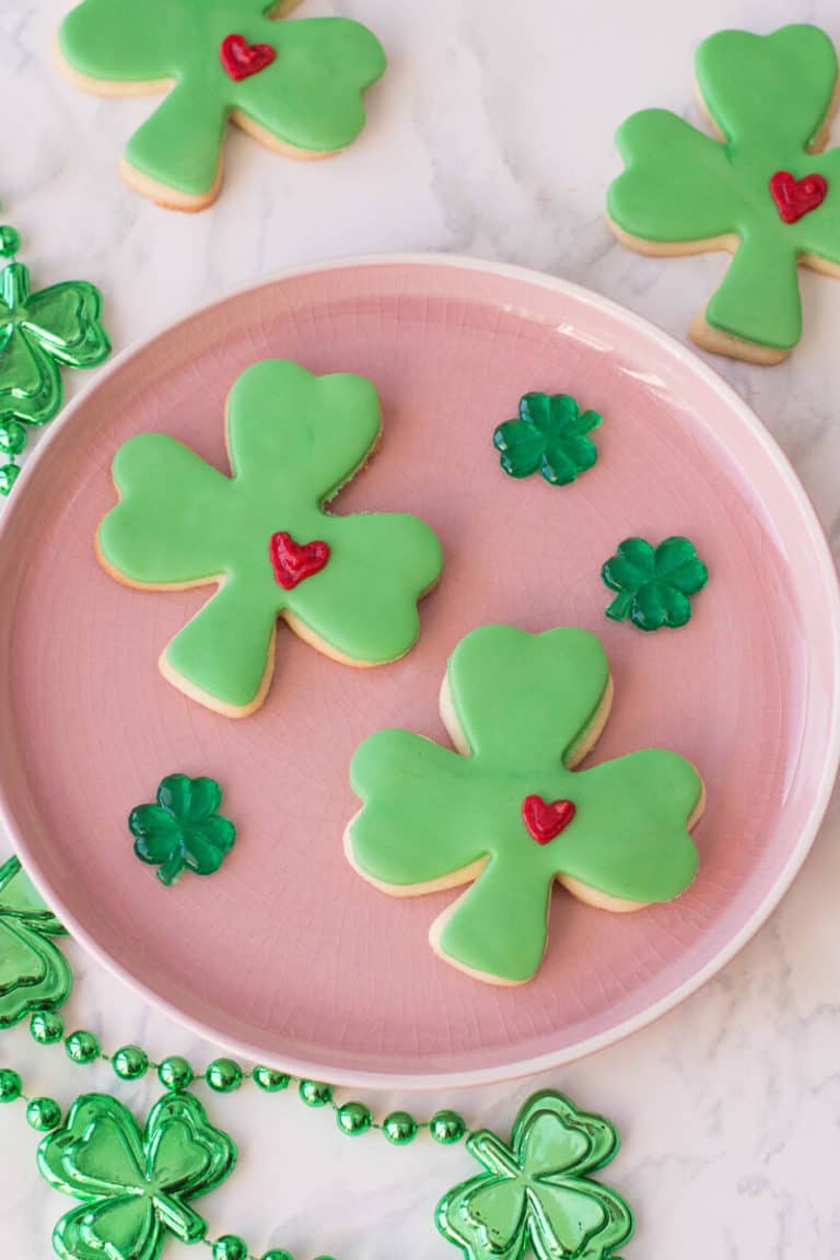 St. Patrick's Day Sugar Cookies with a Clever Decorating Trick - 5 ...