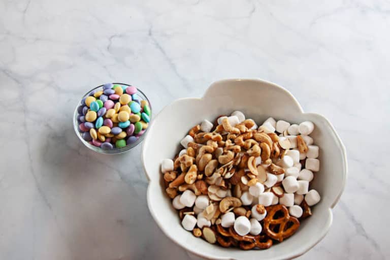 How to Make the Easiest Spring Snack Mix - 5 Minutes for Mom