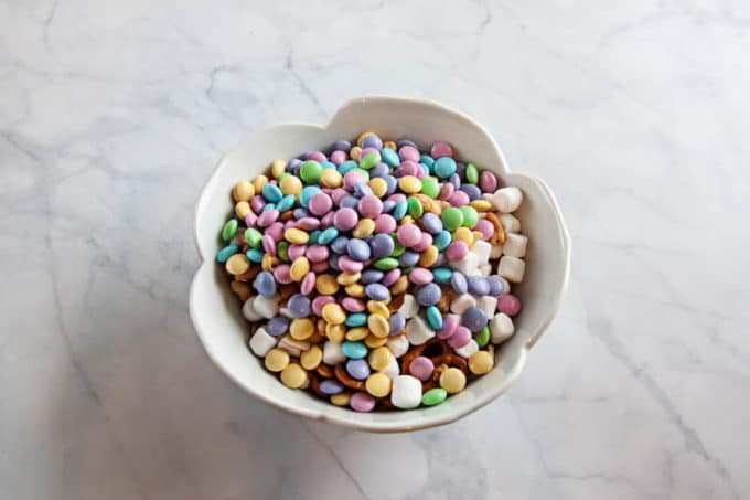 How to Make the Easiest Spring Snack Mix - 5 Minutes for Mom